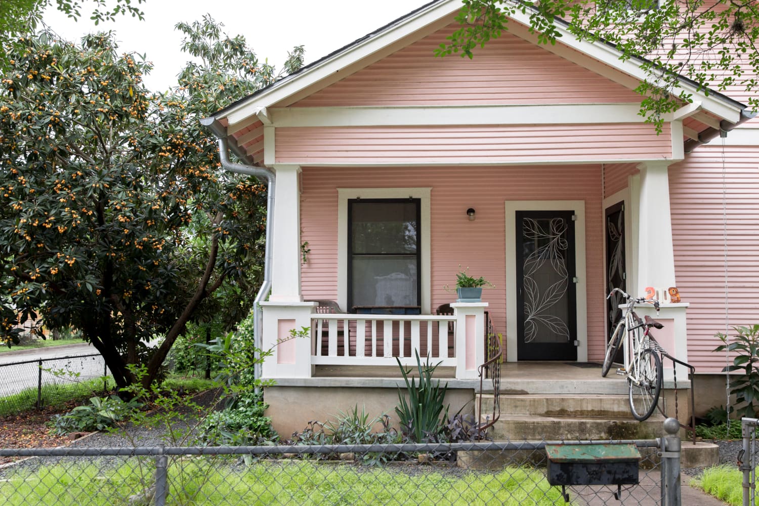 What Is a Bungalow-Style Home? Tour These 11 Different Examples ...