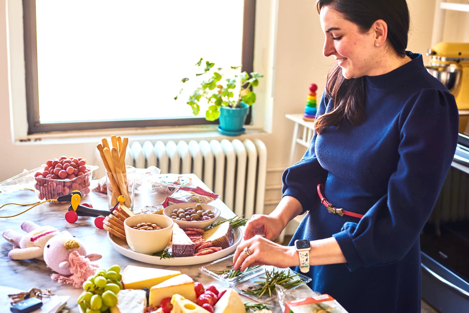 How to Clean for Party Guests When You Have a Messy Home | Apartment ...