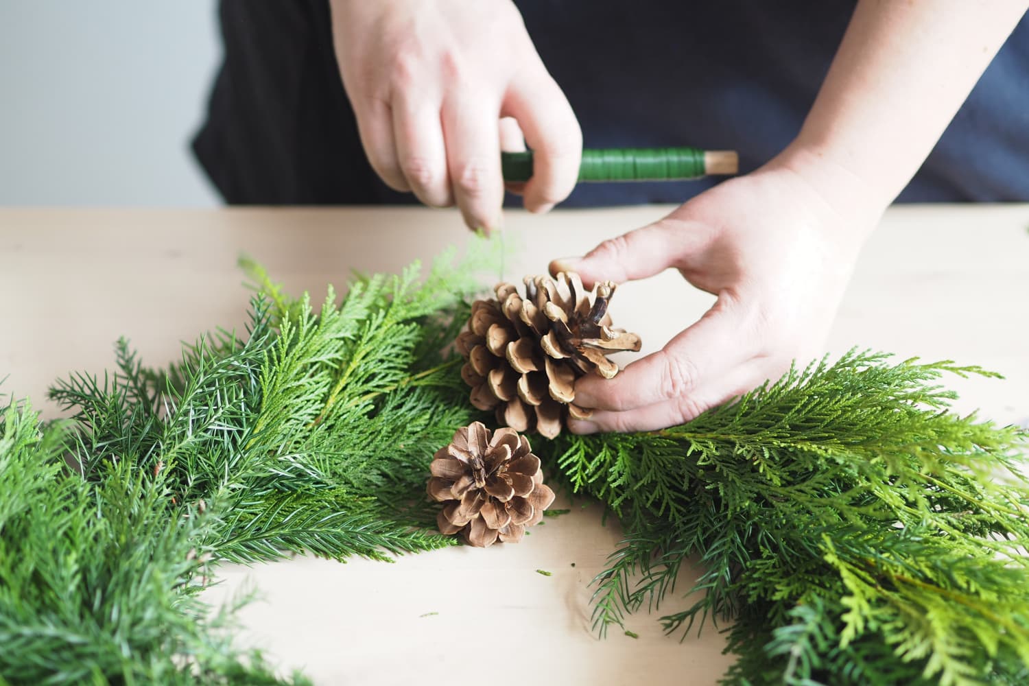 5 DIY Pinecone Wreaths to Suit Any Style, from Boho to Glam | Apartment ...
