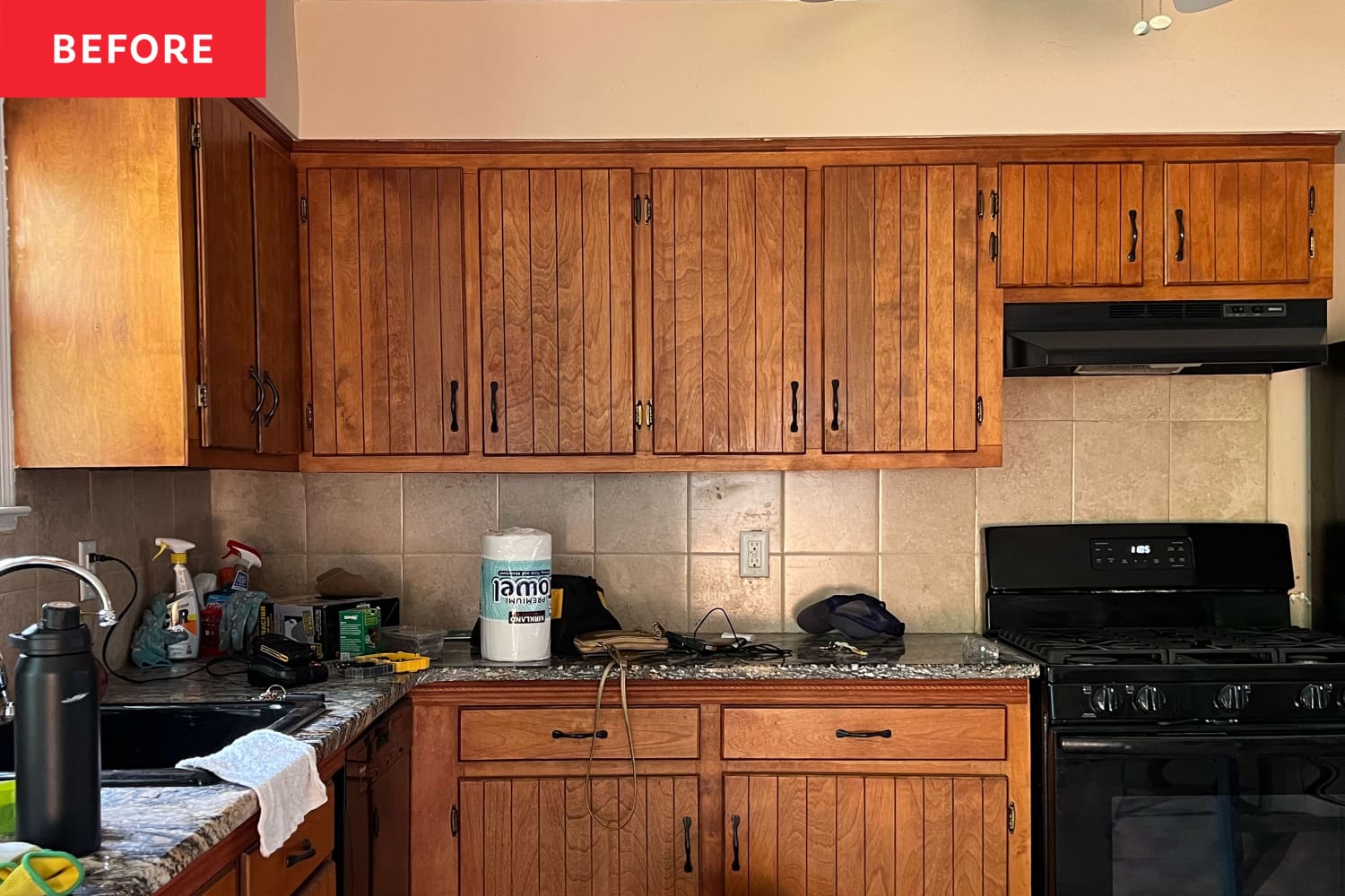 A Drab ‘70s Kitchen’s Luxe Makeover Keeps the Brown Cabinets ...