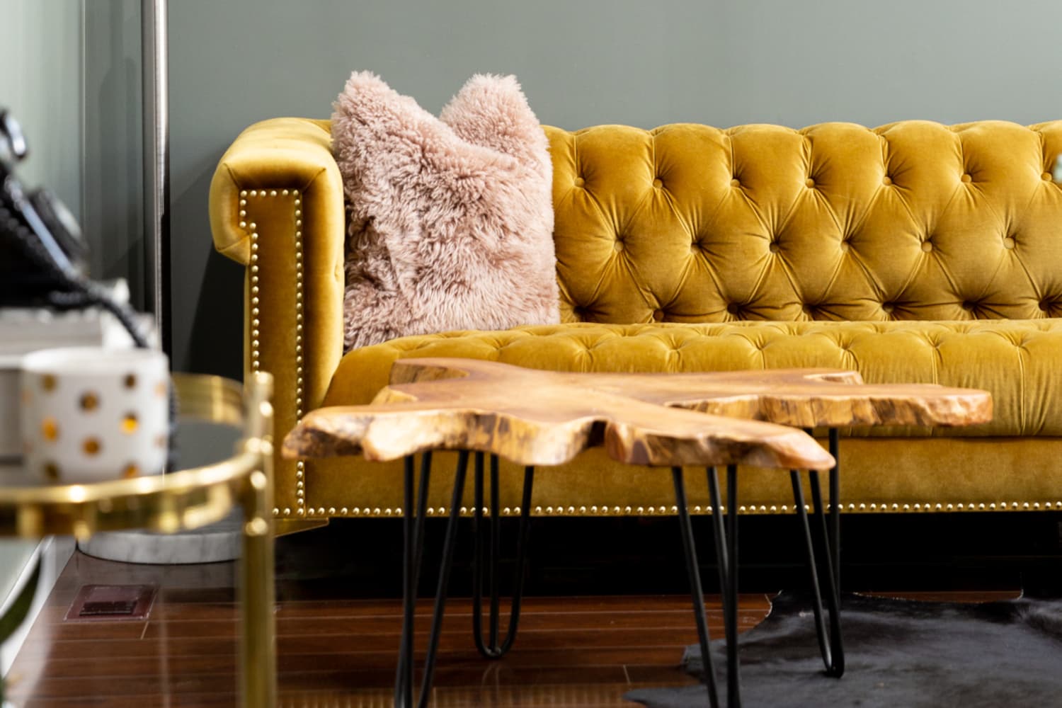 Signed Blake Gifford Chicago Apartment Photos | Apartment Therapy
