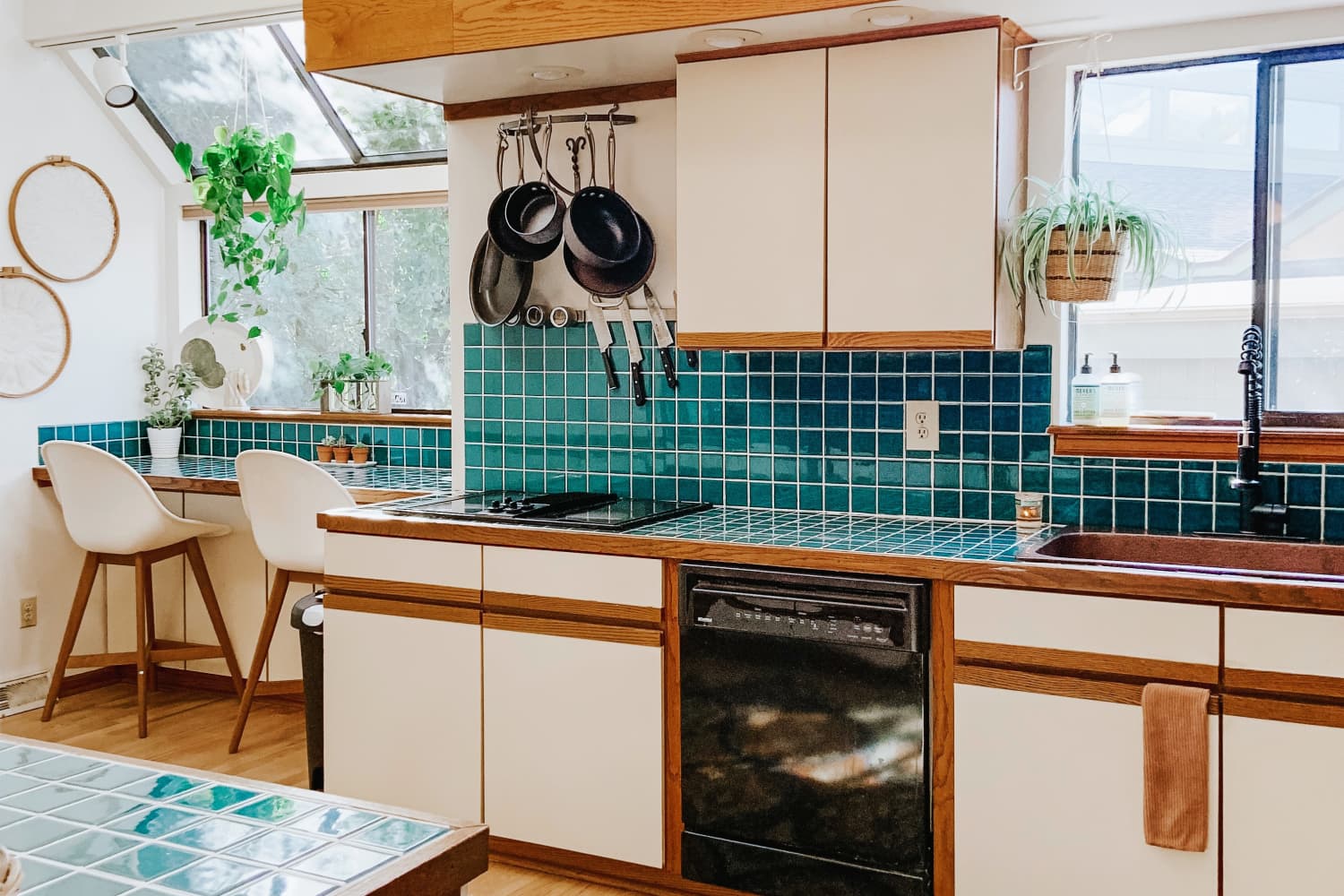 Kitchen Backsplash Emerald Tile Inspiration | Apartment Therapy