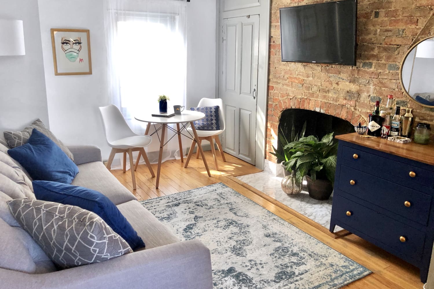 450-Square-Foot Apartment Full of Renter-Friendly Updates | Apartment ...