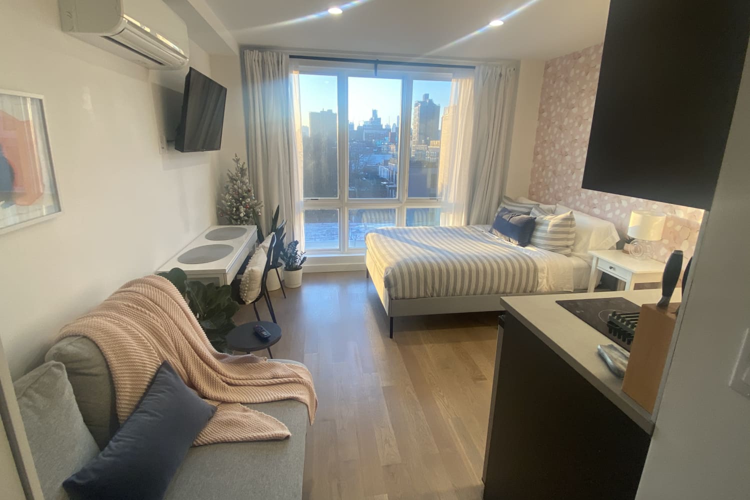 150-Square-Foot New York City Studio Apartment Tour Photos | Apartment ...