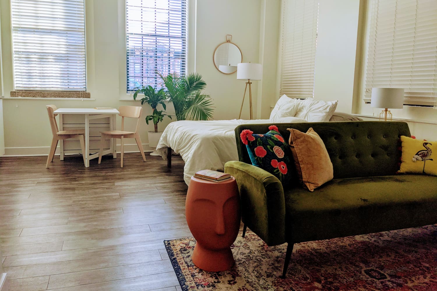 Minimal and Natural 500-Square-Foot Studio Apartment Photos | Apartment ...