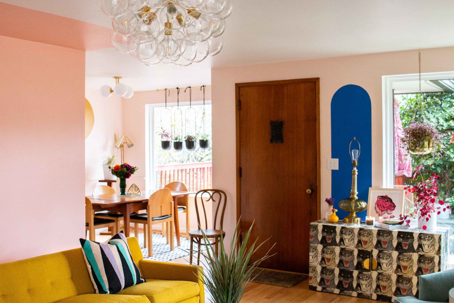 TikTok’s “Draw Yourself” Guest Book Idea Is So Smart | Apartment Therapy