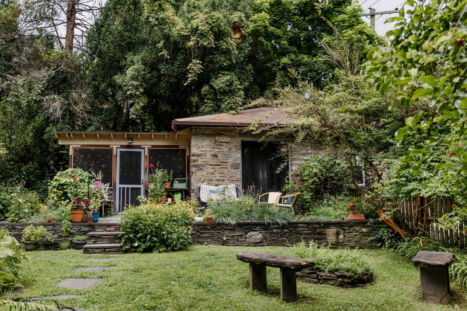 What Is a Cottage-Style Home? Tour These 12 Cozy Examples | Apartment ...