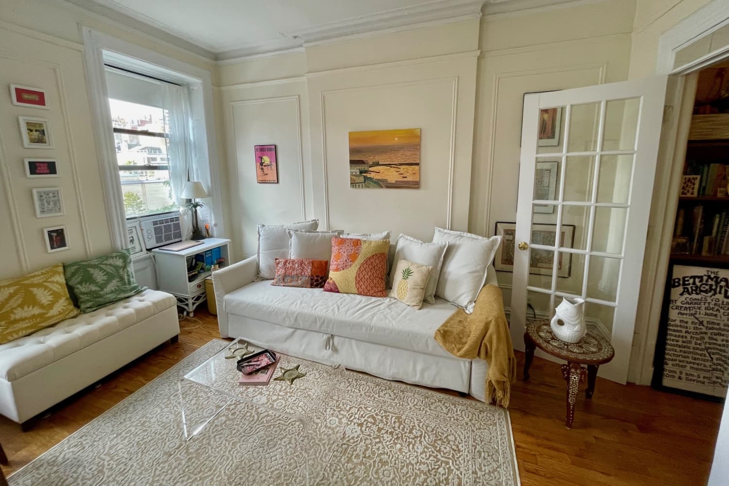 A 300-Square-Foot NYC Studio Is Home to Beachy Vibes and Flamingo Decor ...