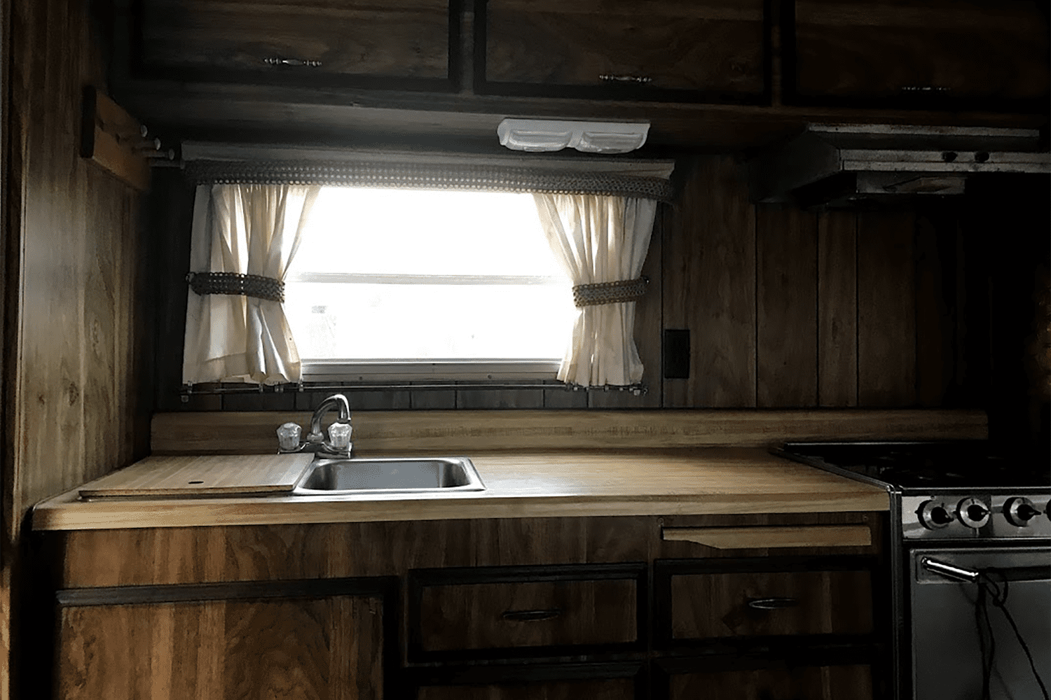 152-Square-Foot 1976 Camper Renovation | Apartment Therapy