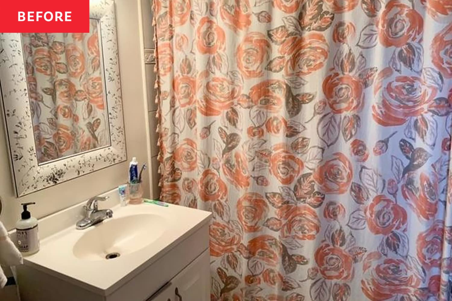 A No-Demo Bathroom Makeover Makes a Blue 1950s Tub Look Totally Chic ...