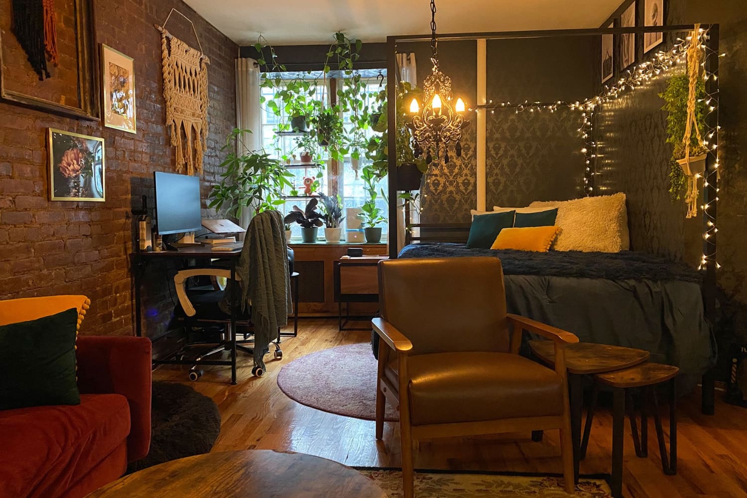 This Moody 330-Square-Foot Manhattan Studio Is Filled With an Air of ...