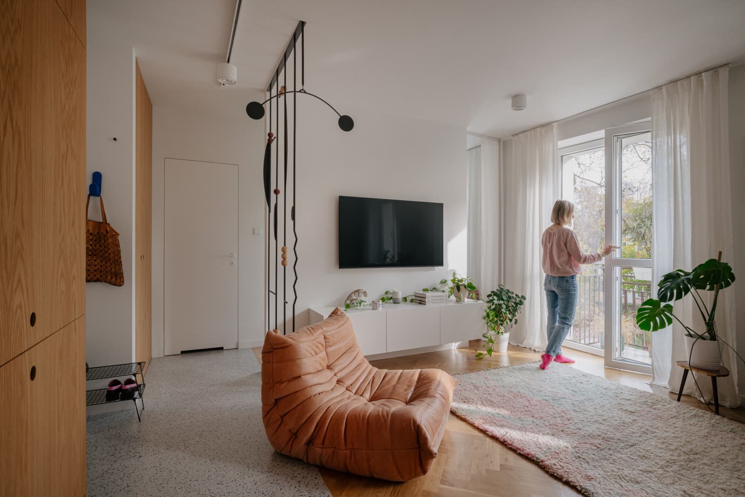 355-Square-Foot Polish Apartment With Custom Kitchen and Partition ...