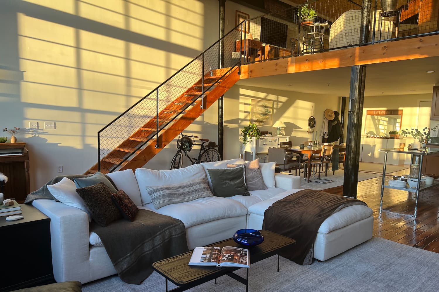 See How Big Windows Light Up an Industrial Rental Apartment | Apartment ...