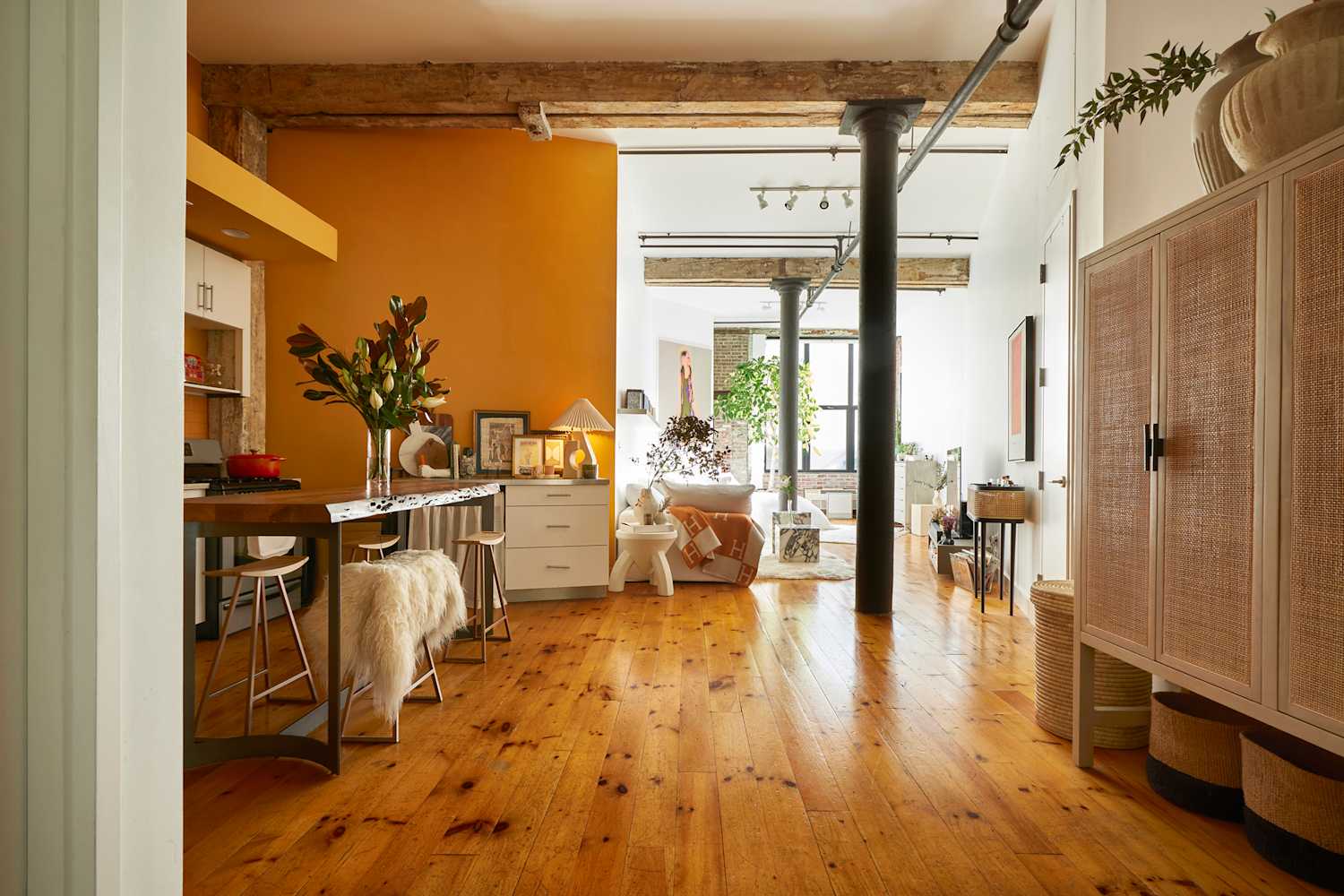 See This 900-Square Foot NYC Loft That Has 15-Foot Ceilings | Apartment ...