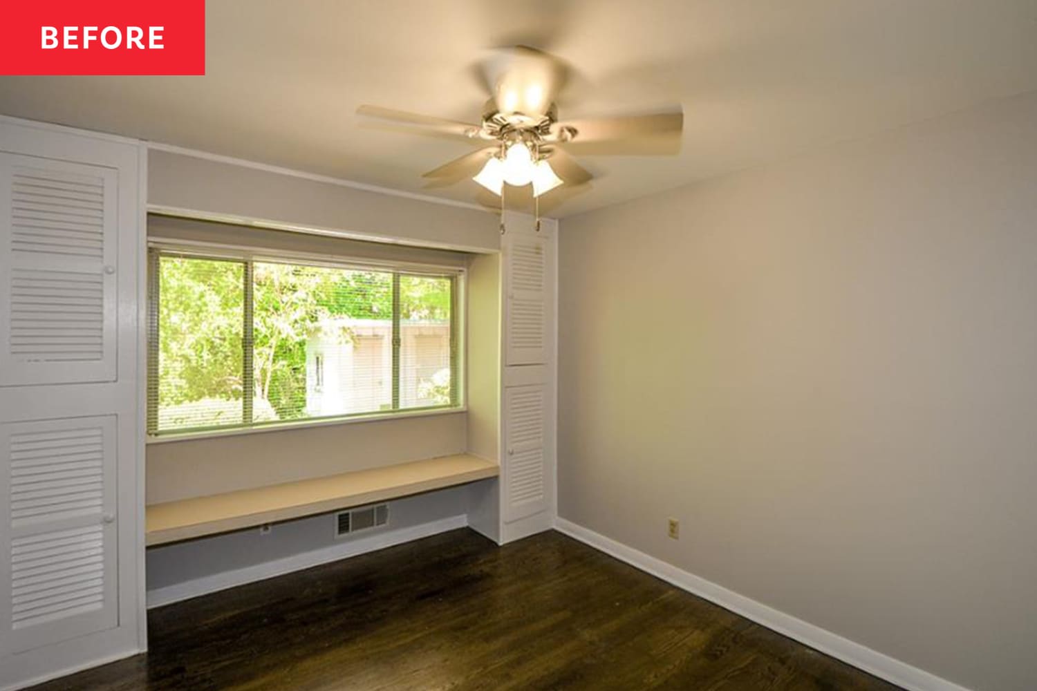 See How a Dramatic Paint Color Transforms This Home Office | Apartment ...