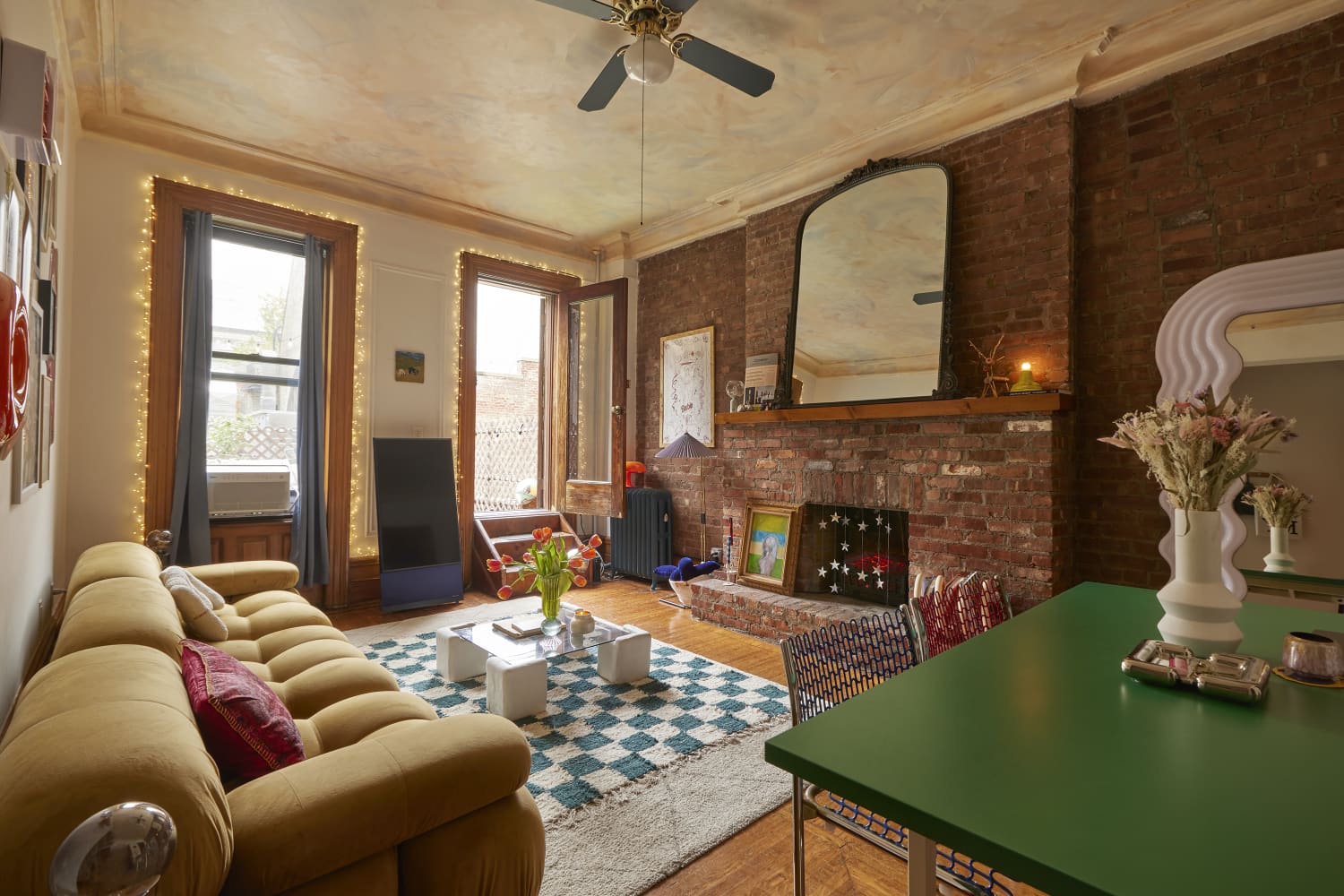 See Inside a 360-Square-Foot New York City Rental Apartment | Apartment ...