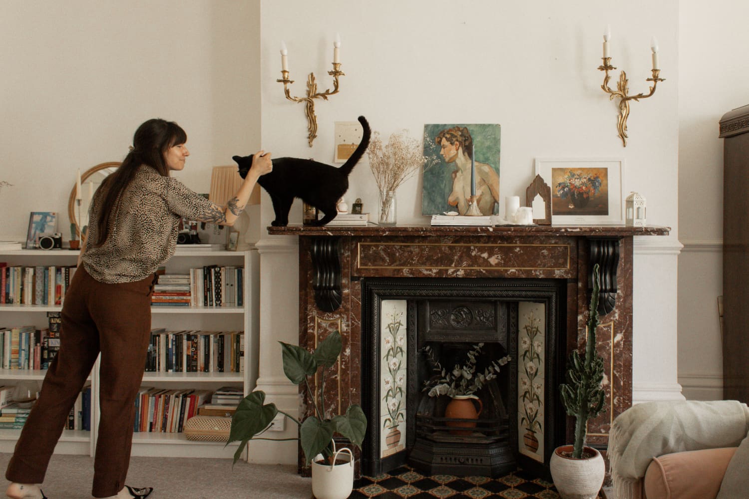 This Cat Door Method Is Renter-Friendly and So Genius | Apartment Therapy