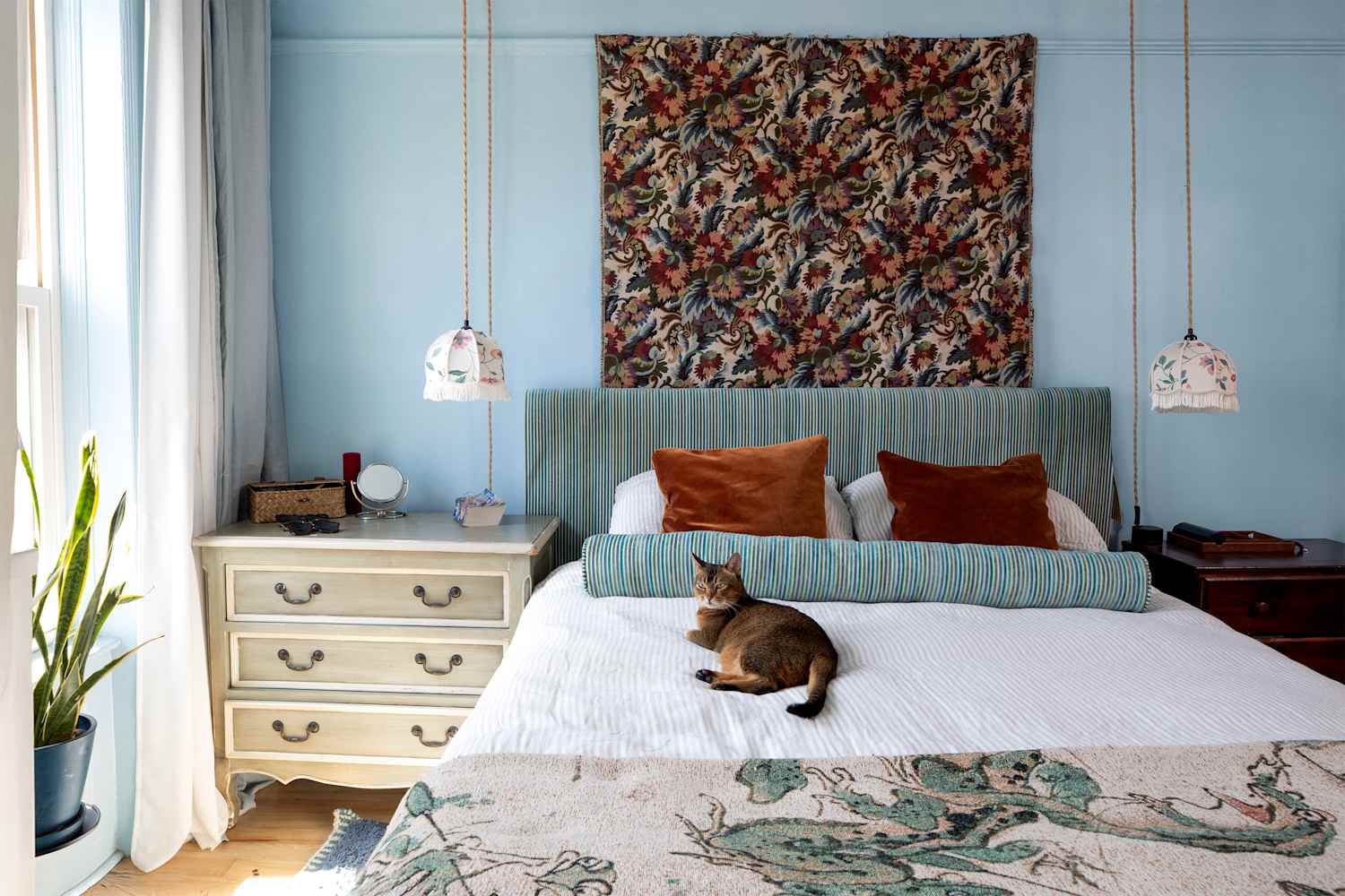 What Colors Go With Blue? Try These 33 Complementary Combos | Apartment ...