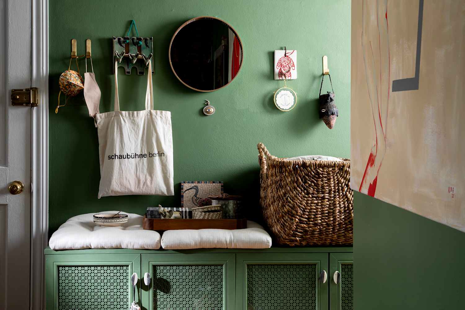 I’m Using a Curtain Rod to Hang Purses | Apartment Therapy