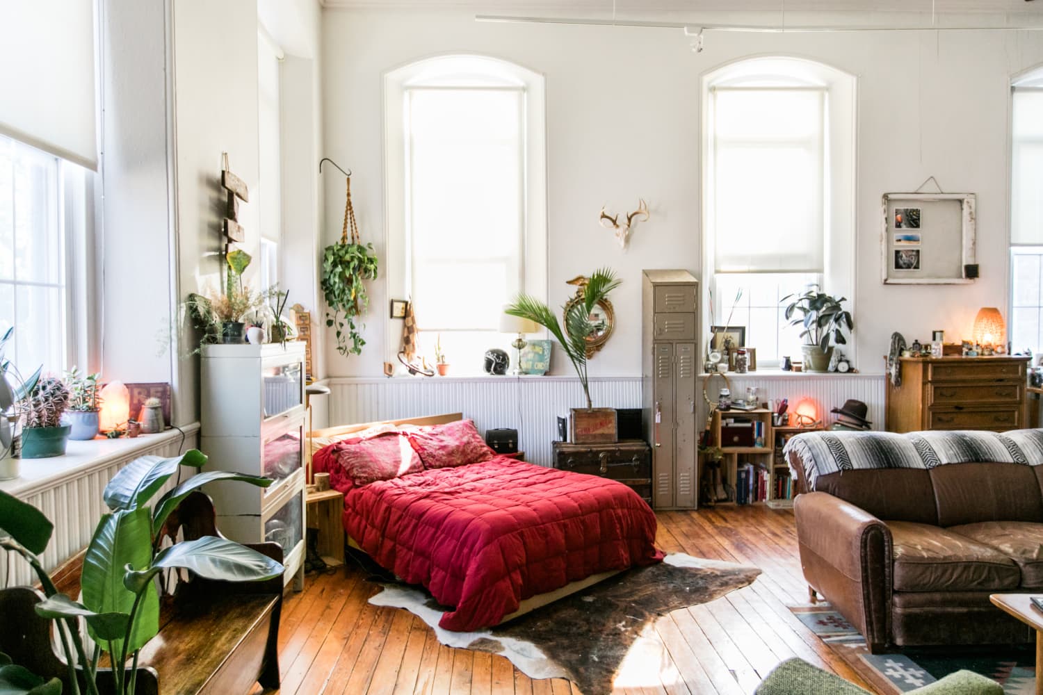 5 Things That Make My Living Room Feel Like a Guest Room | Apartment ...