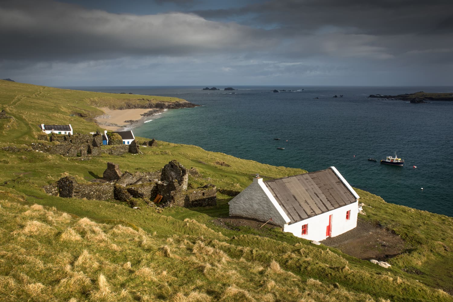 These Irish Islands Will Pay You Over $86,000 To Move There | Apartment ...