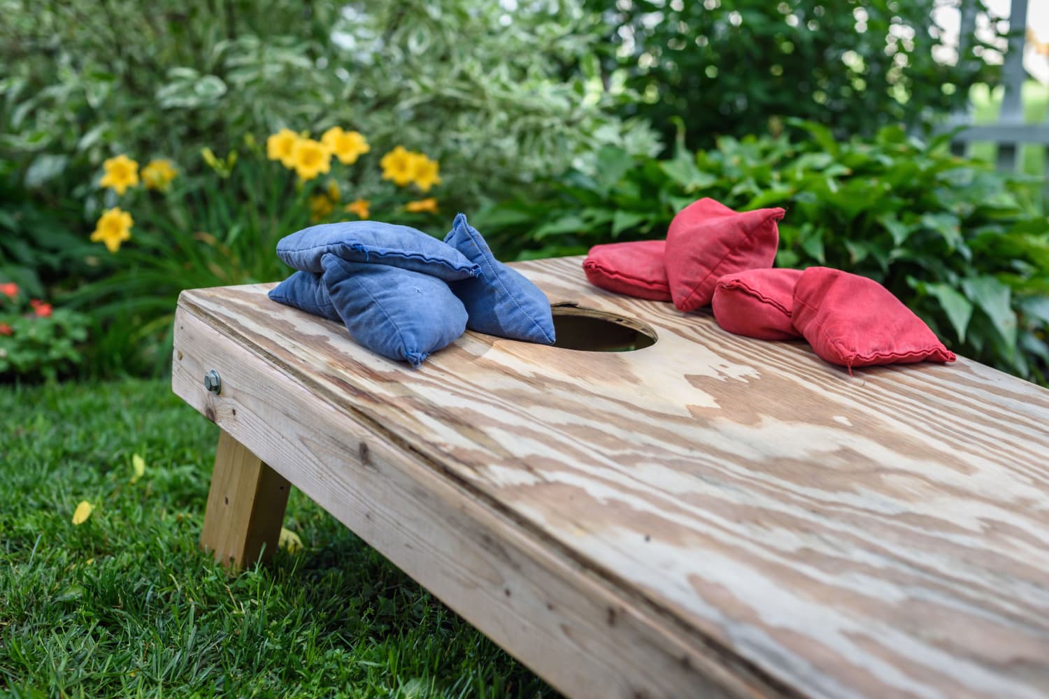 Best Outdoor Games To Play In Your Backyard | Apartment Therapy