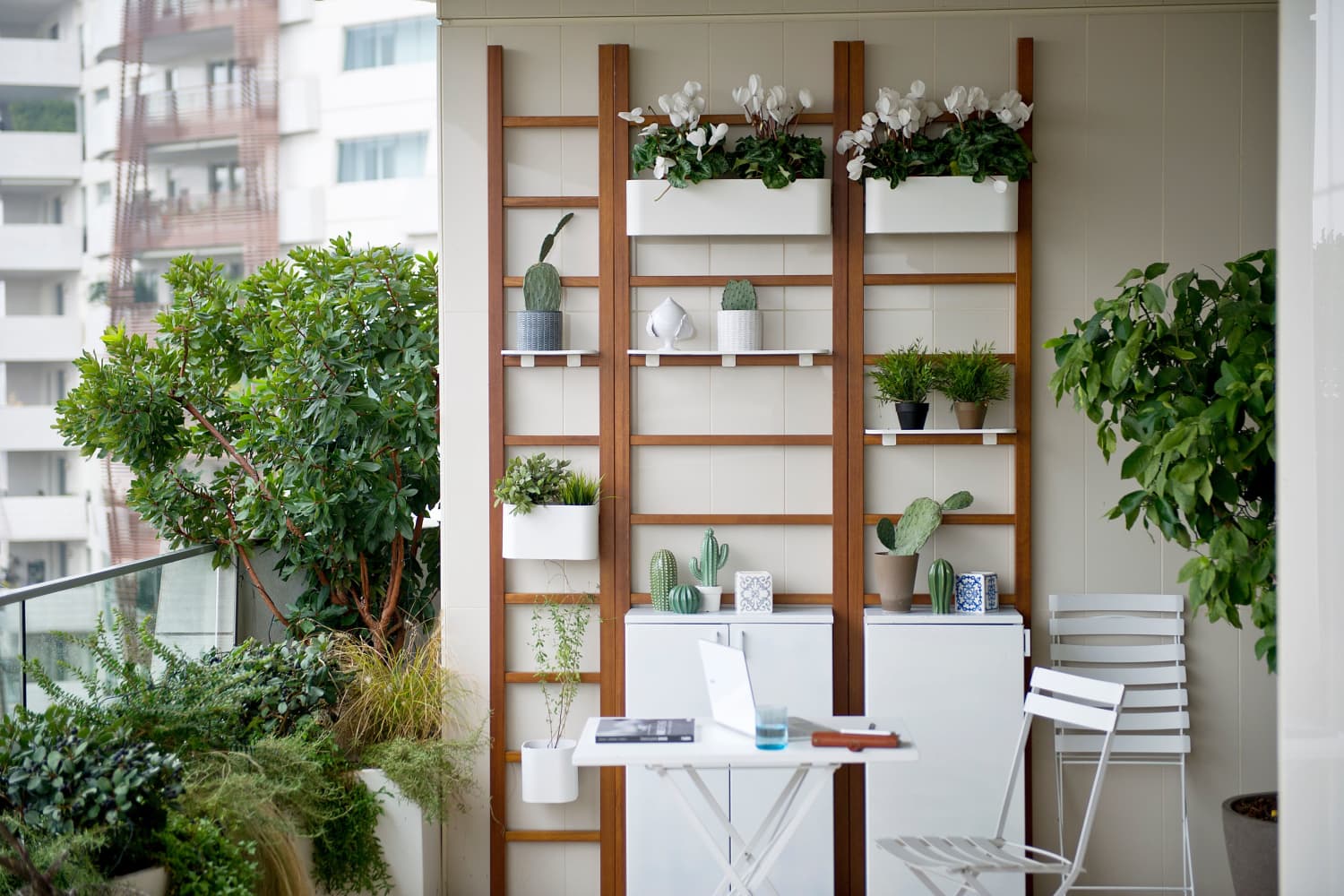 Small Outdoor Patio Wooden Ladder Solution | Apartment Therapy