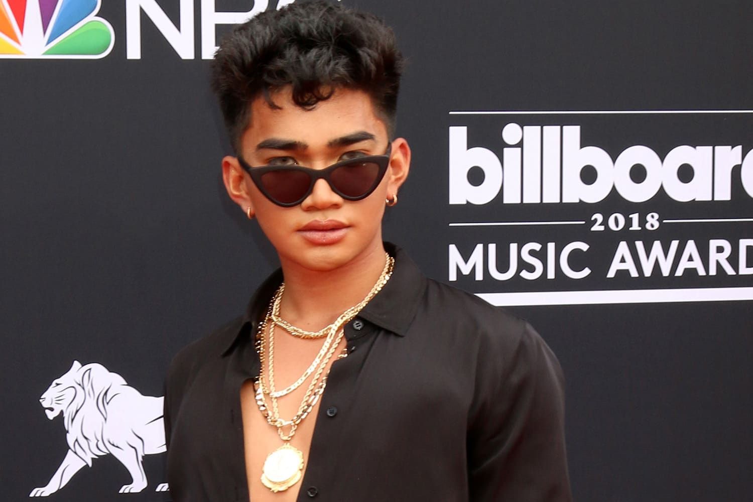 Bretman Rock Welcomes AD Open Door Into His Hawaiian Villa | Apartment ...