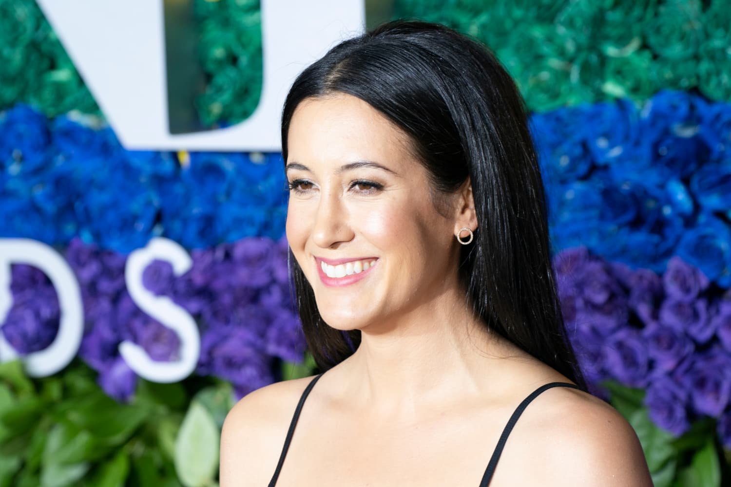 Vanessa Carlton’s “Coven” Wallpaper Is a Perfect Fit in Her Bathroom ...