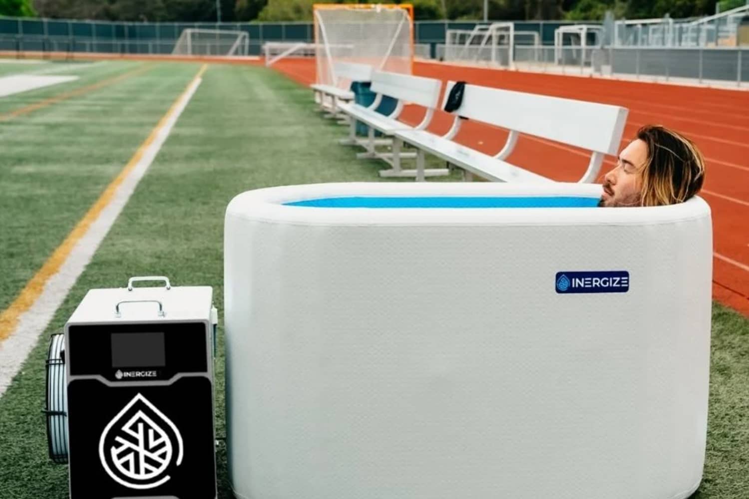 This Inflatable Cold Plunge Tub Can Be Taken Anywhere | Apartment Therapy