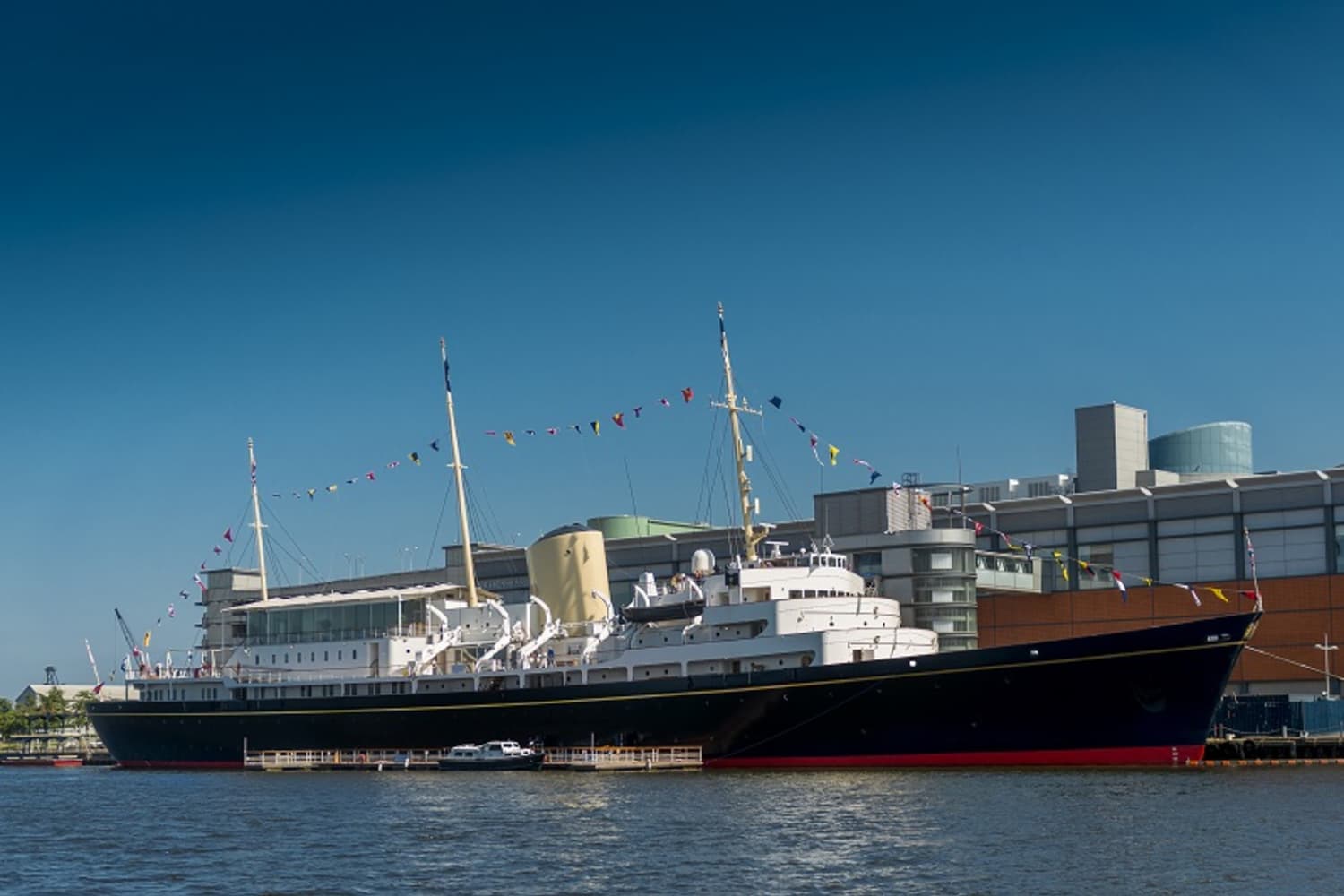 You Can Tour Queen Elizabeth II’s Former Yacht | Apartment Therapy