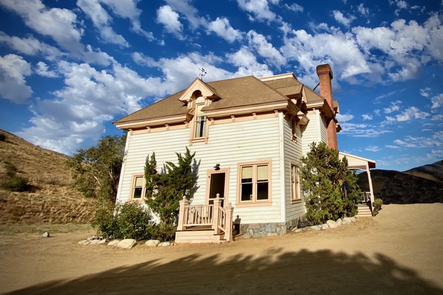 Inside the Eerie House From Jordan Peele’s New Film “Nope” | Apartment ...