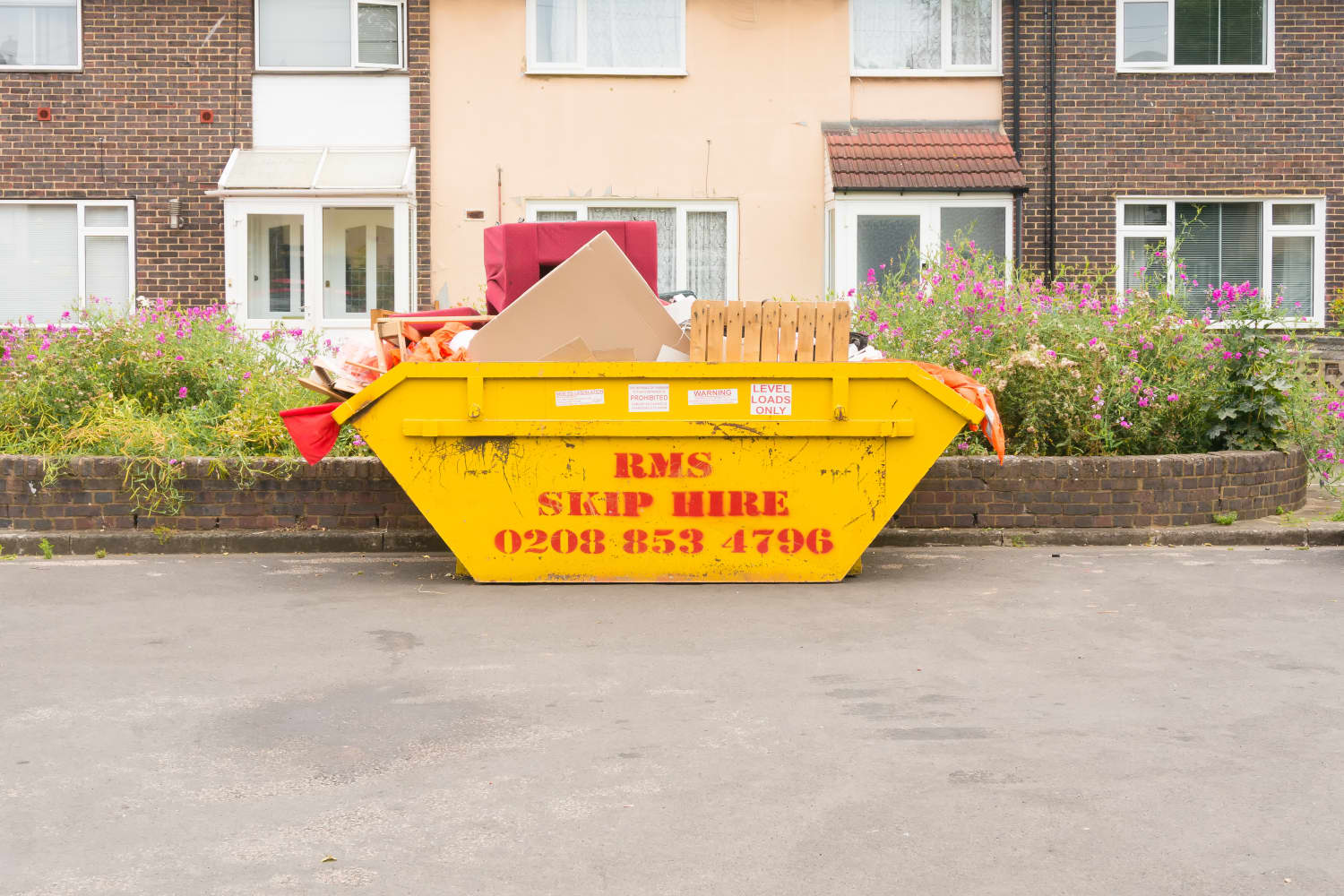 This Man Lives In a $5,000 Dumpster Tiny House — And It Looks ...