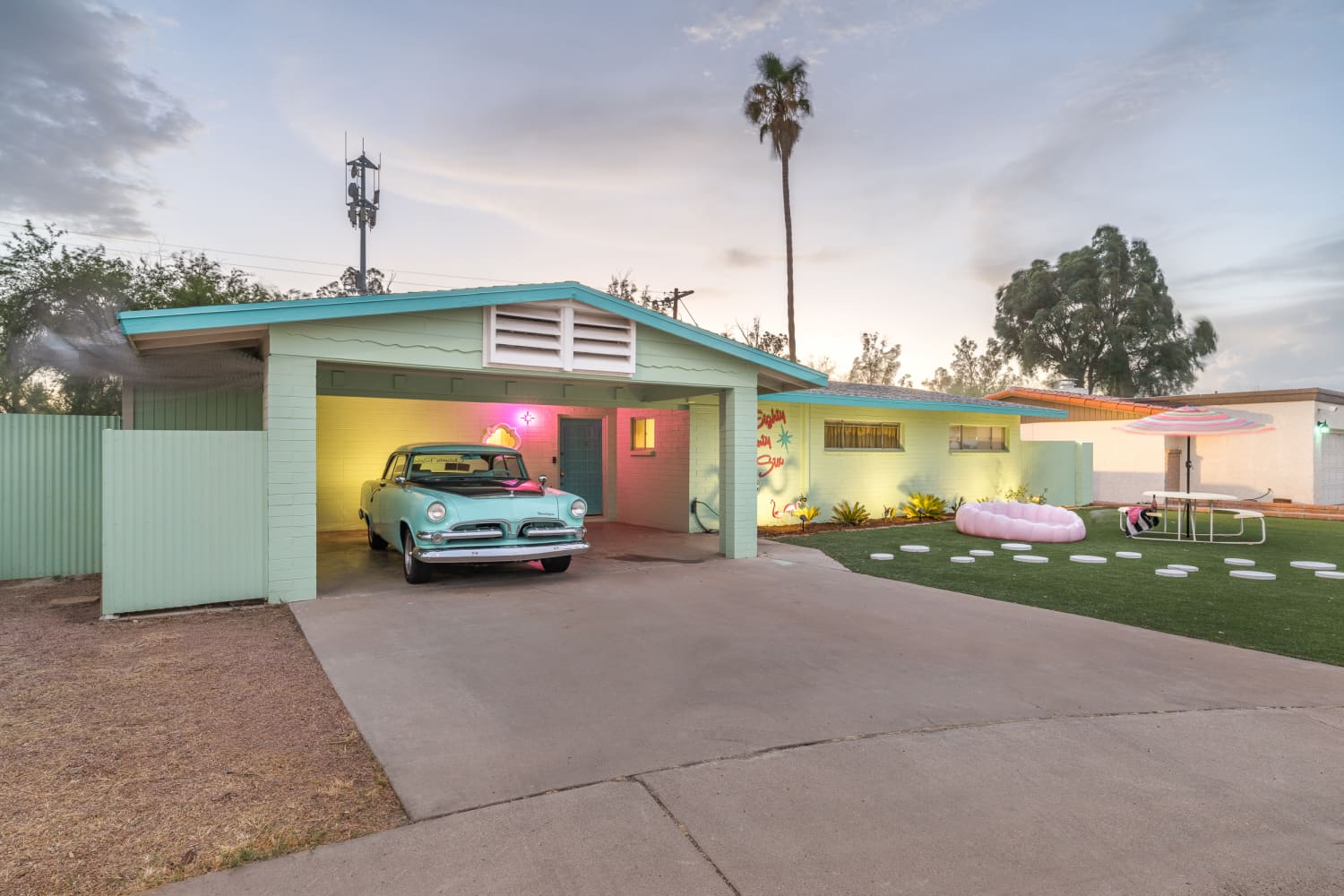 A Pastel Mid-Century Modern House in Phoenix Is for Sale | Apartment ...