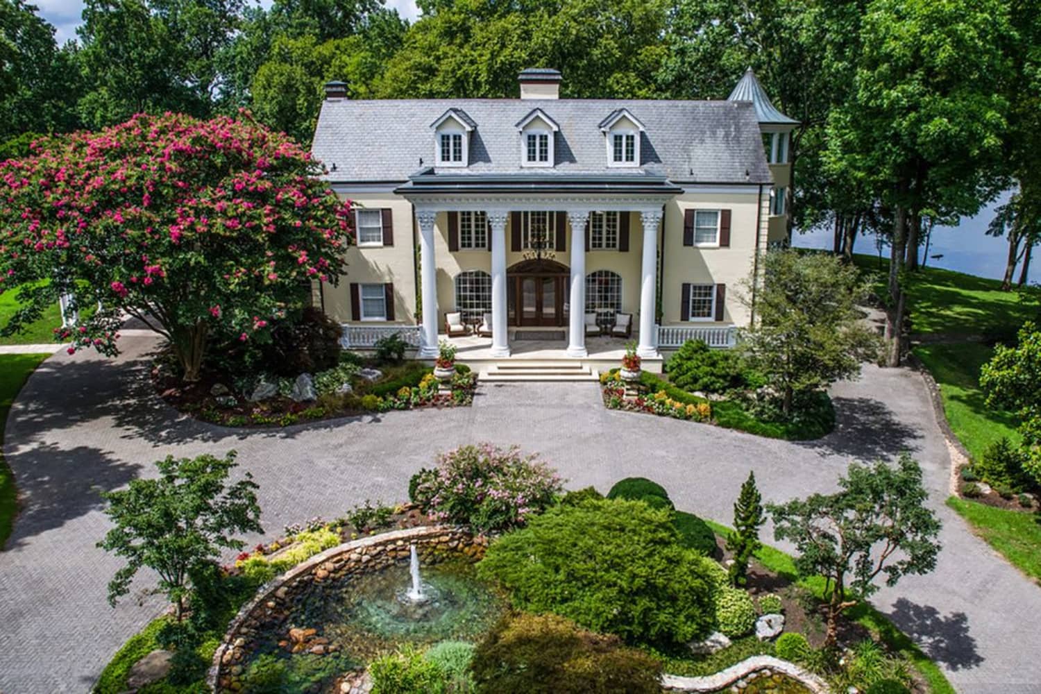 You Can Rent Reba McEntire's Former House for $3,000/Night | Apartment ...