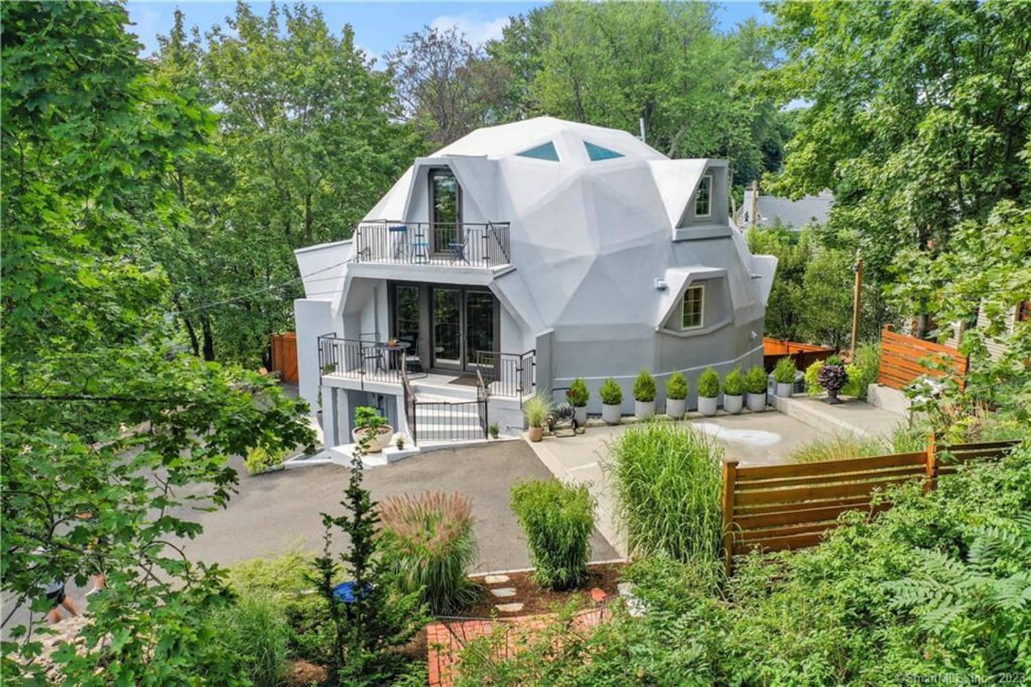 See Inside a Connecticut Geodesic Dome Home for Sale (PHOTOS ...