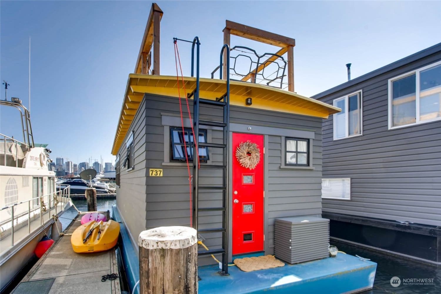 This 353-Square-Foot Seattle Houseboat Is for Sale (PHOTOS) | Apartment ...
