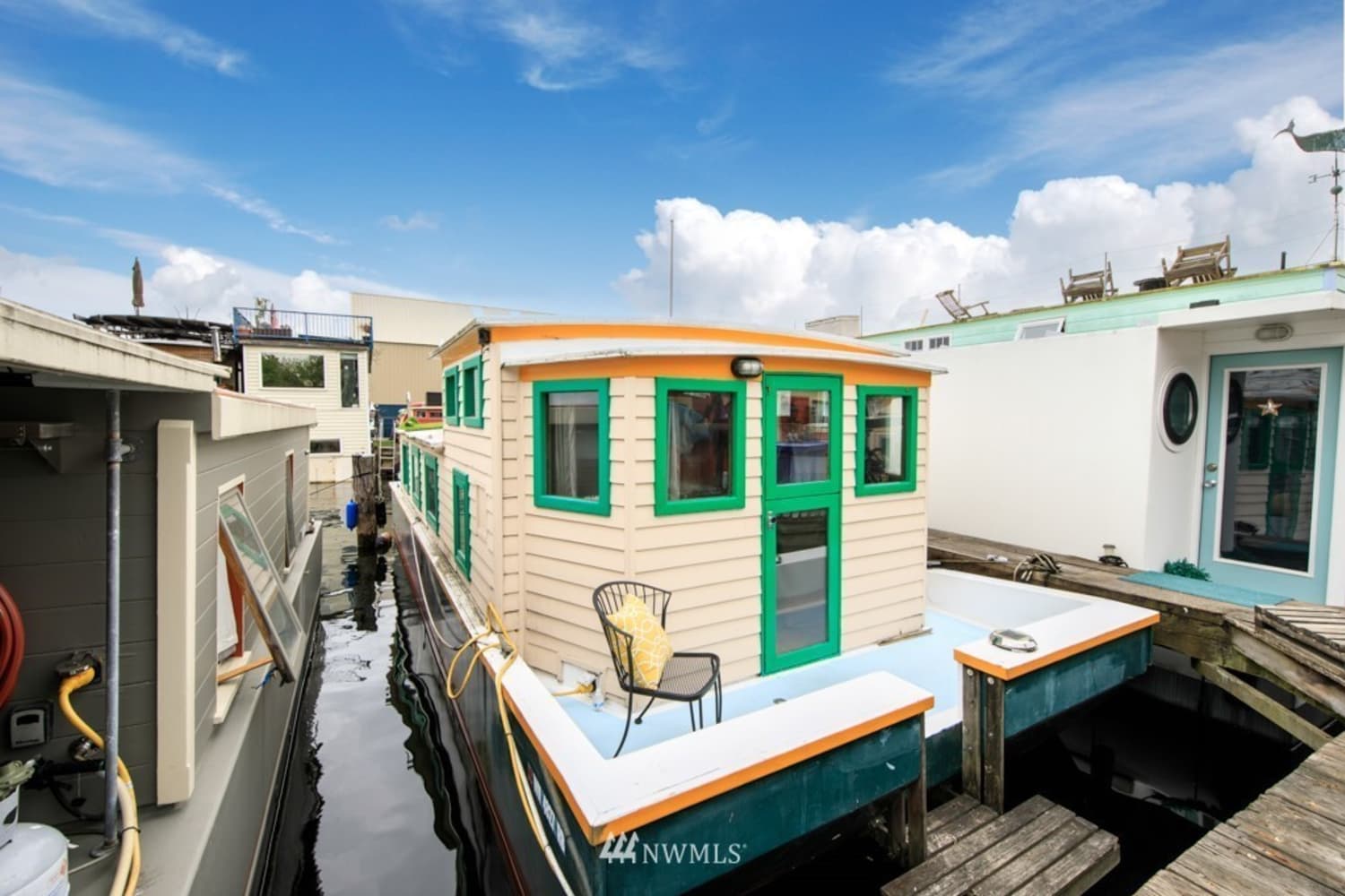 Two Extremely Cute Houseboats Are for Sale in Seattle for Under $300K ...