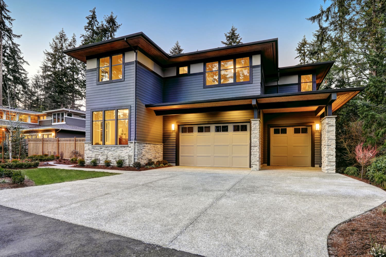 7 Driveway Trends on Their Way Out, According to Real Estate Pros ...