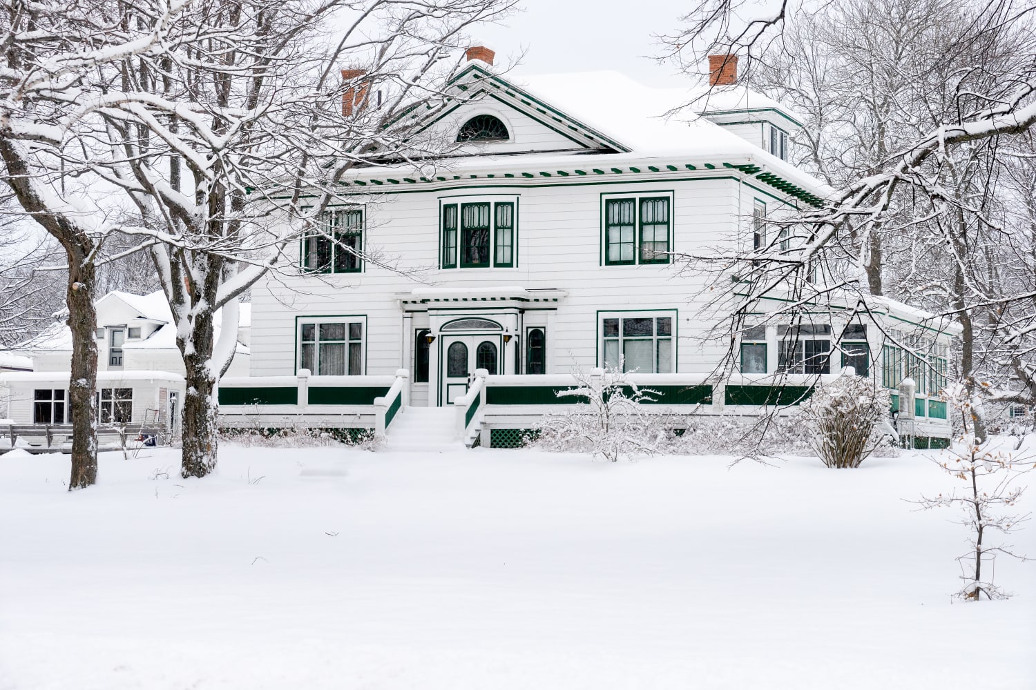 What a Fresh Dusting of Snow Can Tell You About Your Home | Apartment ...