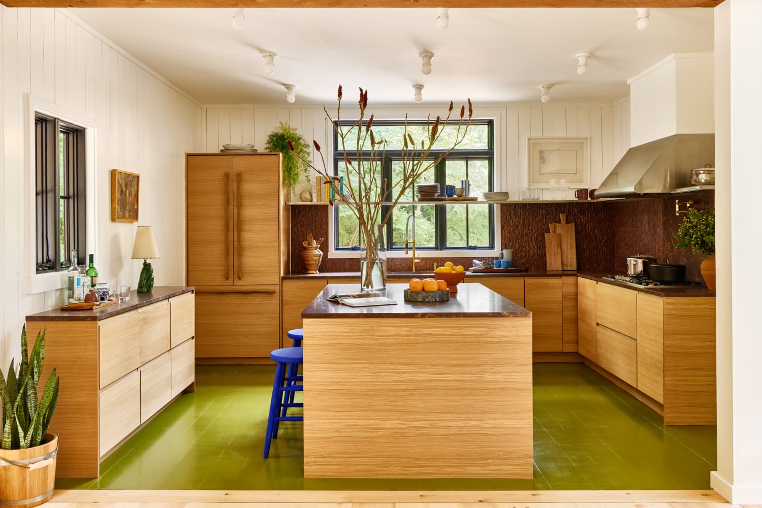 Red Marble and Stone Home Decor Trend for Kitchens and Bathrooms ...