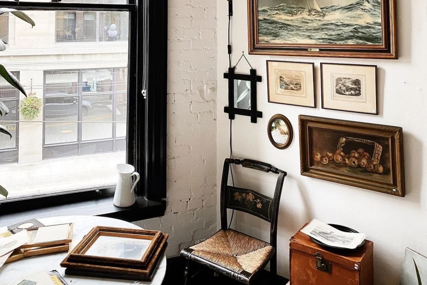 Cross-Corner Mirrors Are the New "It" Mirrors - 2022 Mirror Home Decor ...