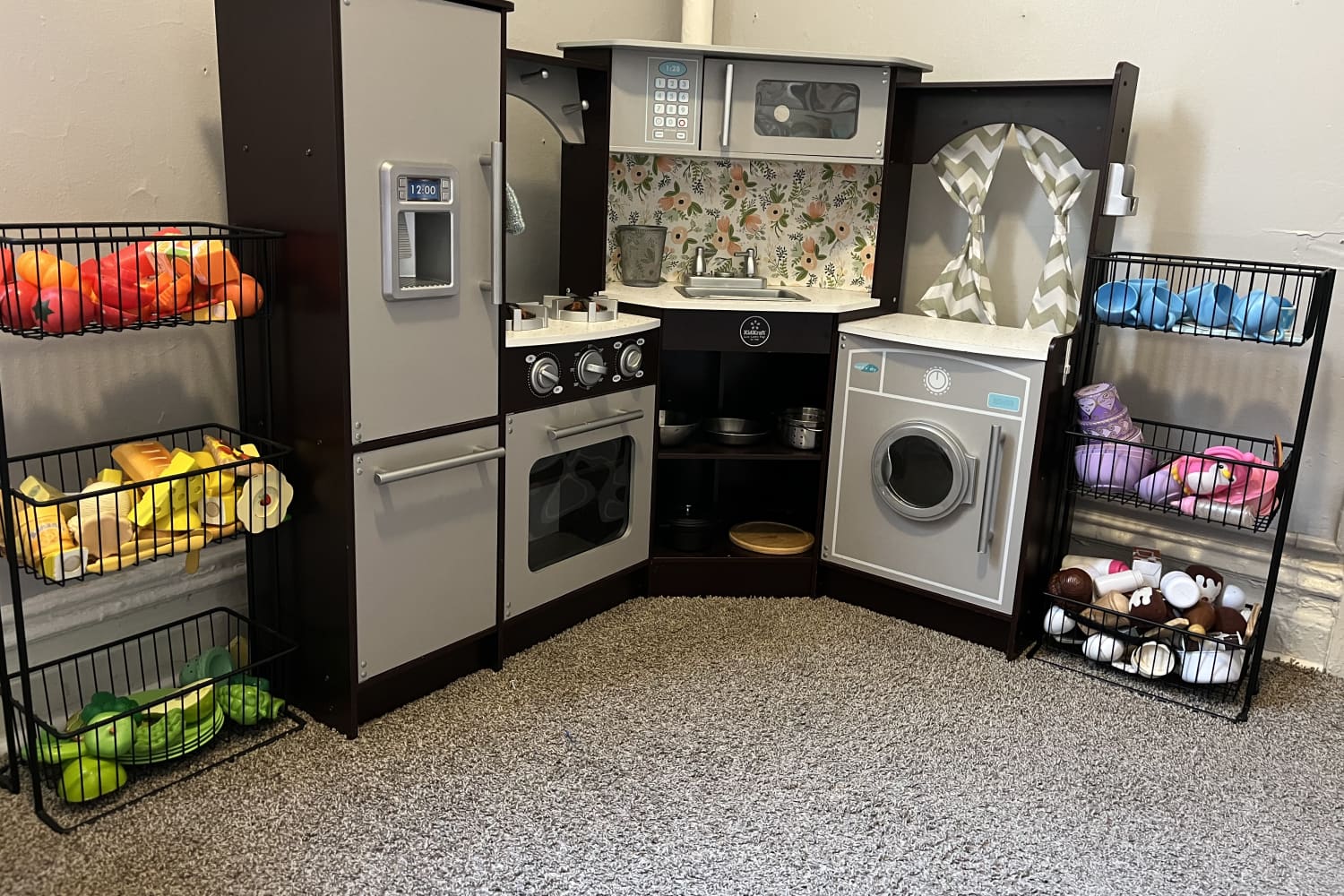 For Less Visual Clutter, Organize Play Food By Color | Cubby