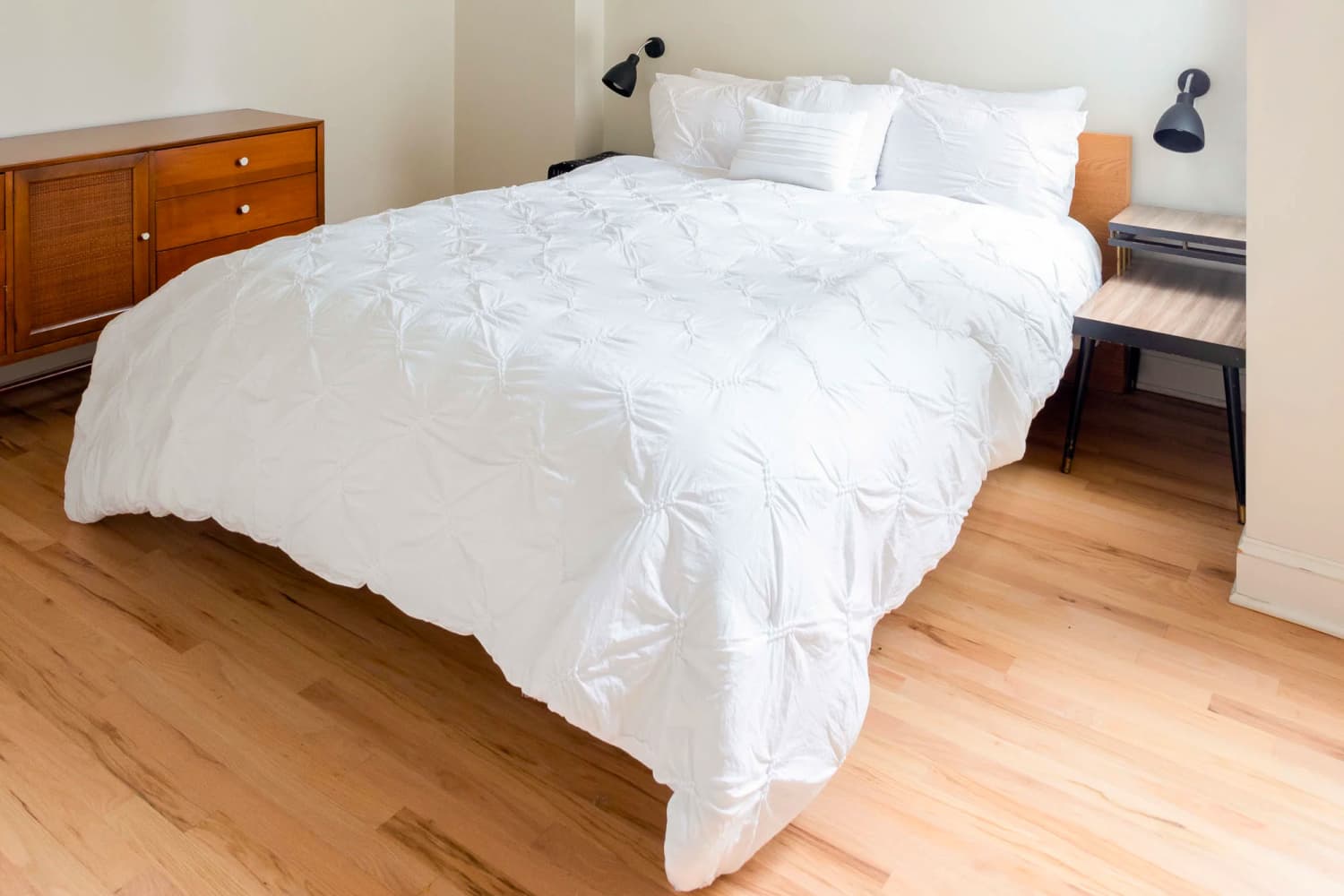 B&A: Paint Gives This Bedroom a Cool, Contemporary Update | Apartment ...