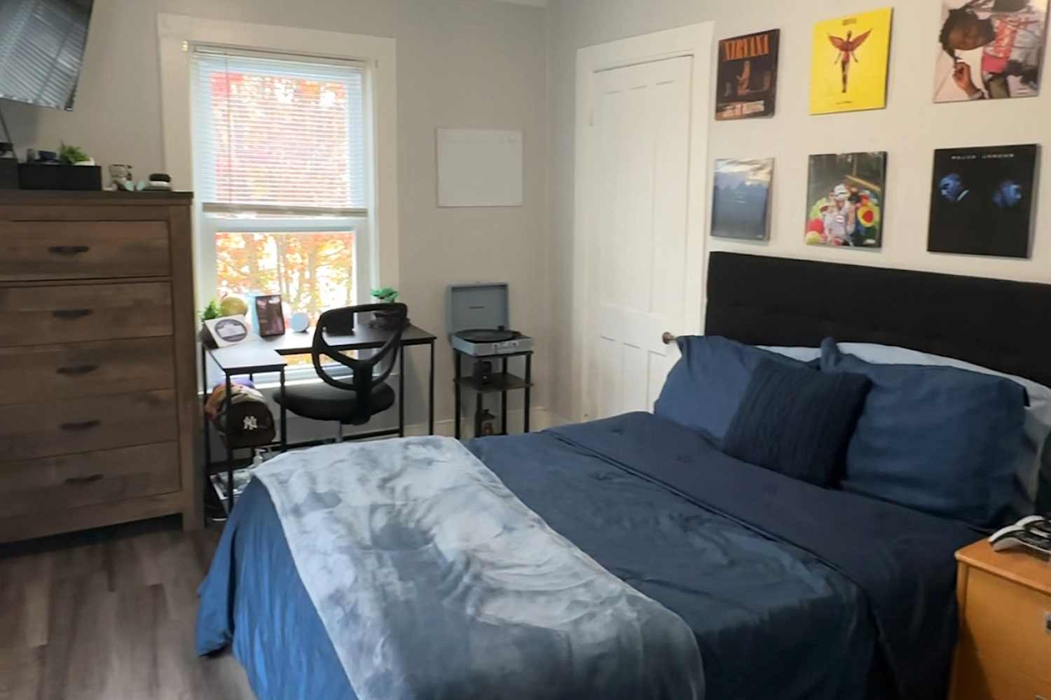 See a SUNY Oneonta Senior’s Off-Campus Bedroom | Dorm Therapy