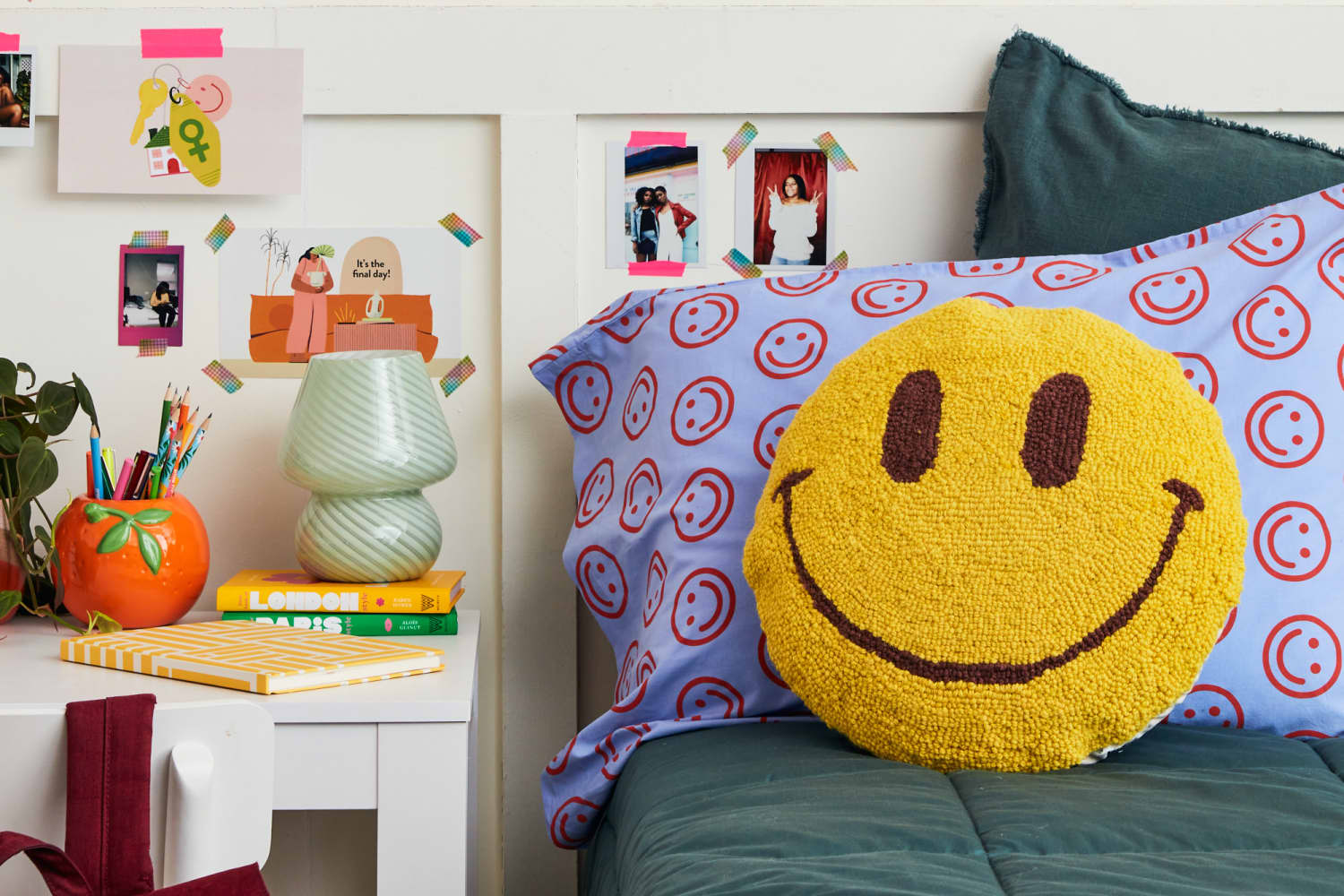 25 Instagram Caption Ideas for Your Dorm Room Reveal Photos | Dorm Therapy