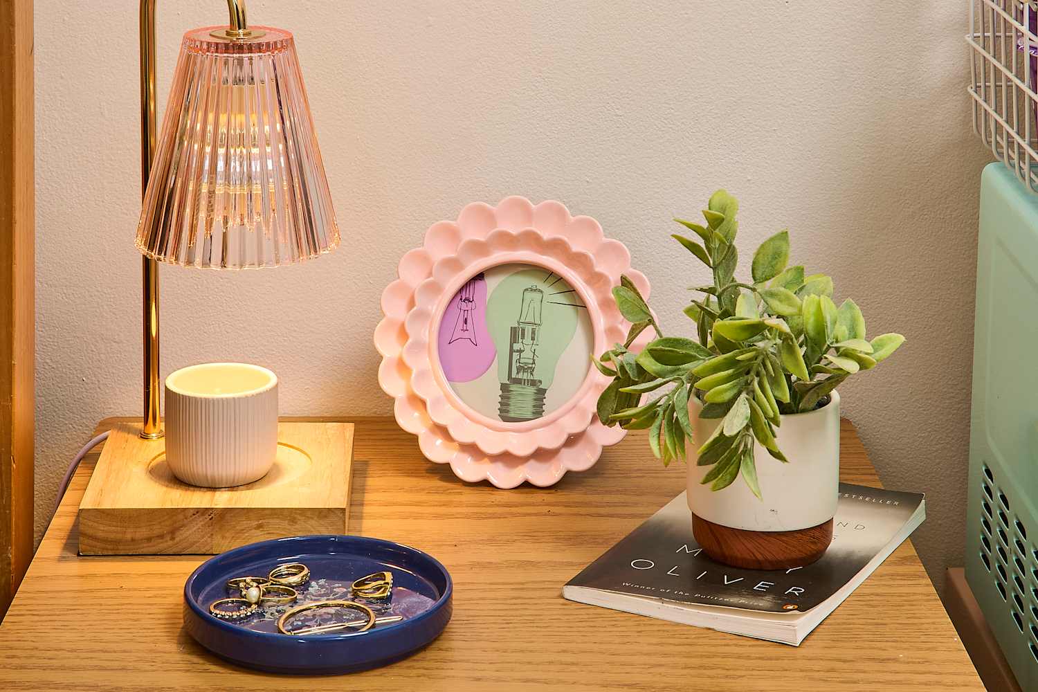 7 Ways to Make Your Room Smell Good (No Burning Candles) | Apartment ...