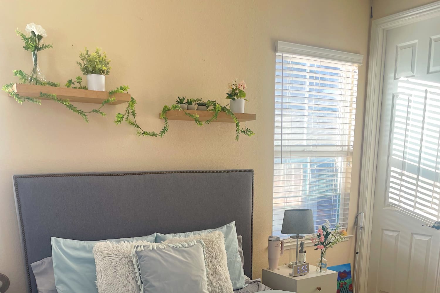 How a College Commuter Student Updated Her Childhood Bedroom | Dorm Therapy