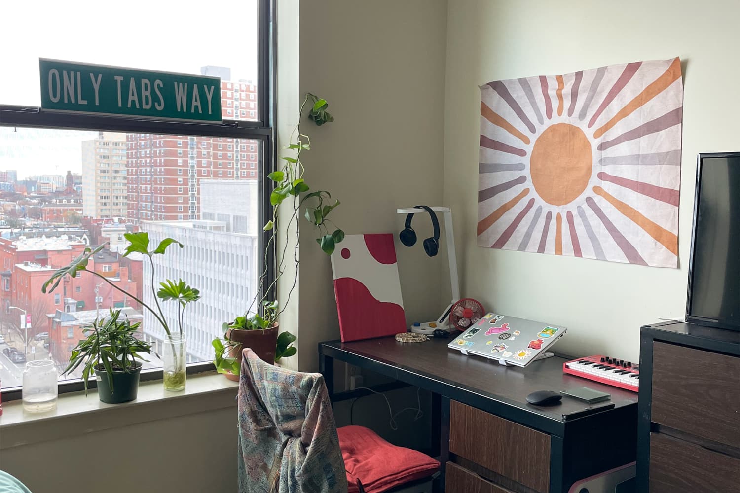 Tour This Morgan State Junior’s Sun-Drenched Studio Apartment | Dorm ...