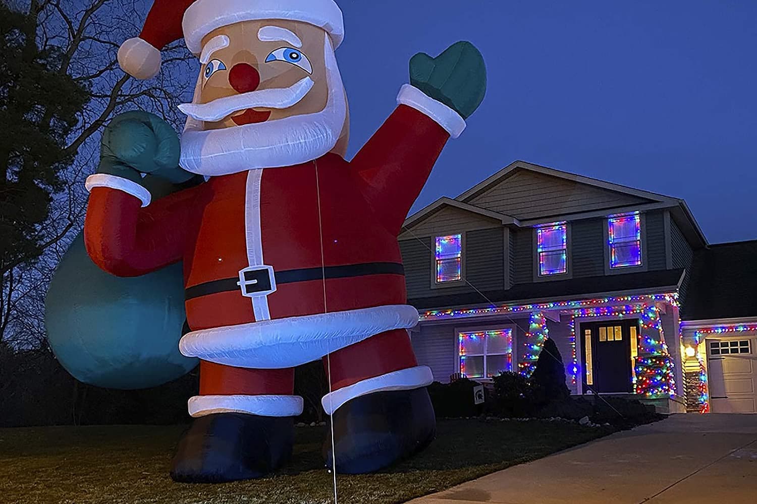 TikTok Loves This 26-Foot-Tall Santa Inflatable | Apartment Therapy